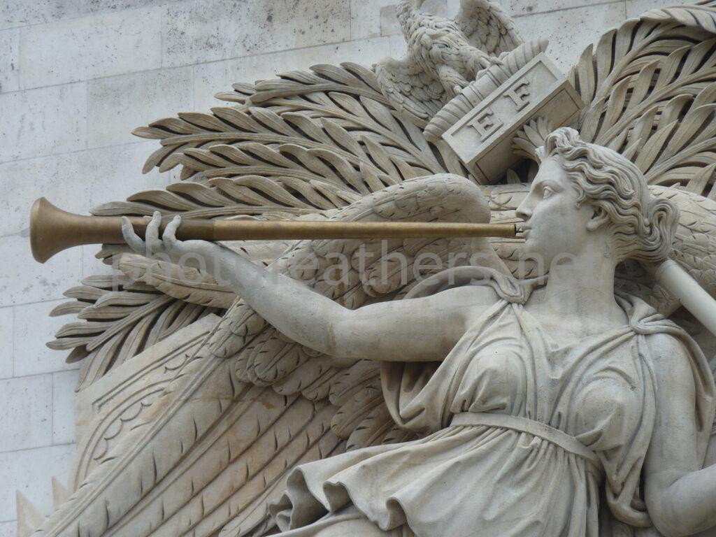 Angel at Arc de Triomphe, Paris - Photofeathers : Photofeathers